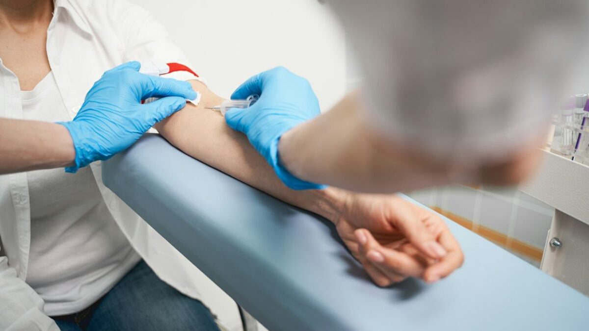 A Single Blood Test May Predict When Alzheimer’s Symptoms Will Begin ...